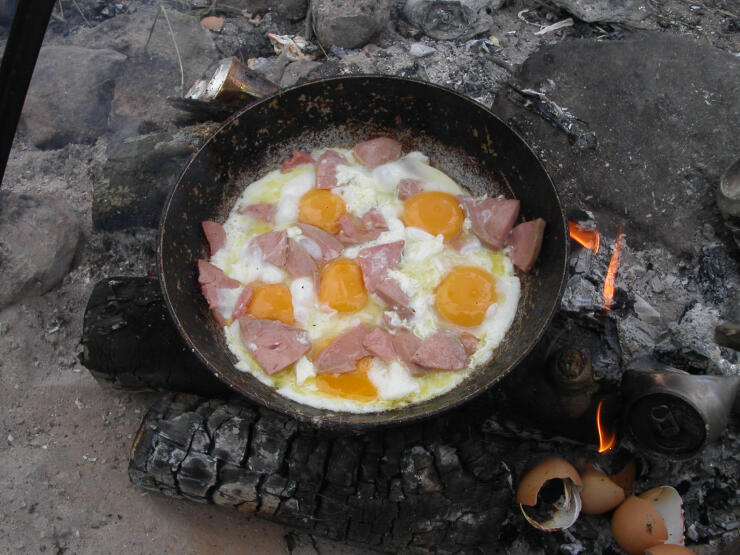 Breakfast Ideas When Camping - NatureAndCamp